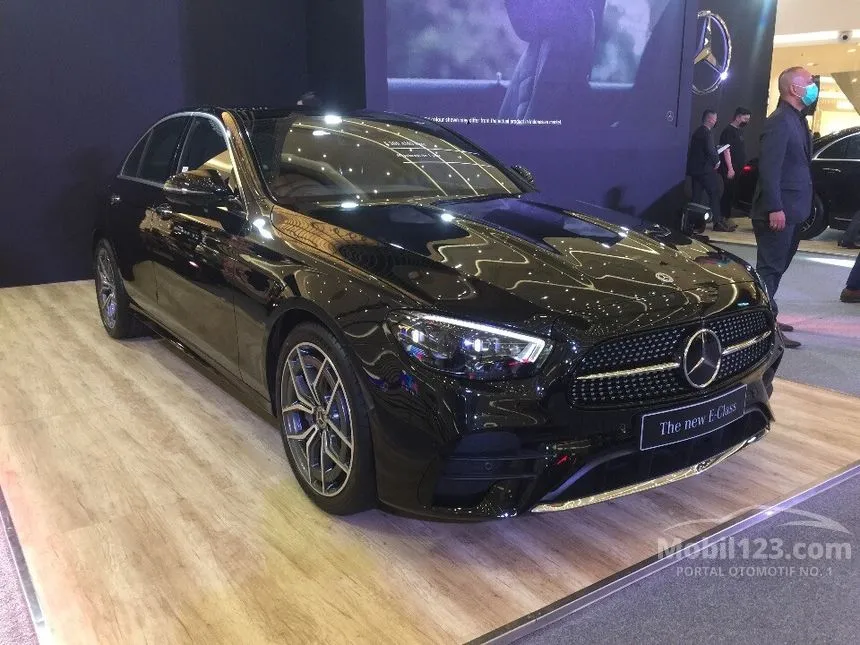 Jual Mobil Mercedes-Benz E300 2023 AMG Line 2.0 di DKI Jakarta Automatic Sedan Hitam Rp 1.435 ...