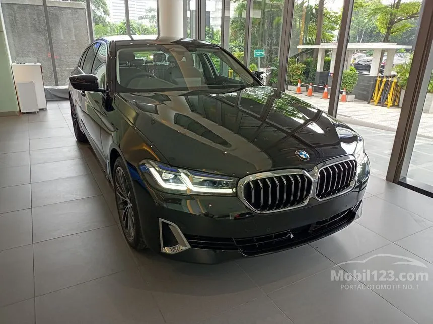 Jual Mobil BMW 530i 2022 Opulence 2.0 di DKI Jakarta Automatic Sedan Hitam Rp 1.465.000.000 ...