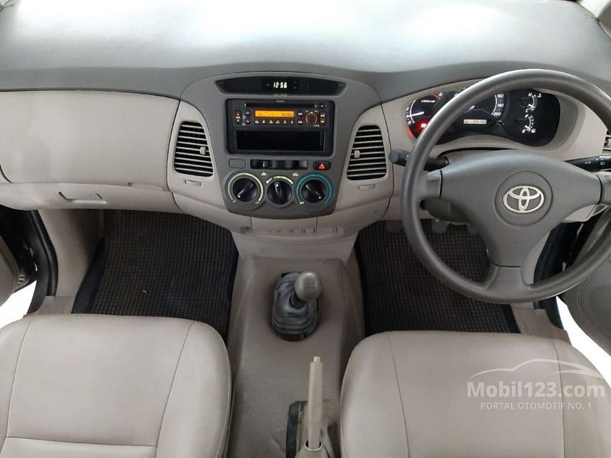 Jual Mobil Toyota Kijang Innova 2010 J 2.0 di Jawa Timur Manual MPV Abu ...