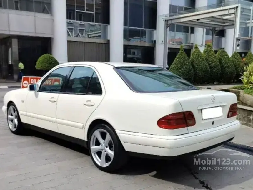 Jual Mobil Mercedes-Benz E230 1997 W210 2.3 Automatic 2.3 di DKI Jakarta Automatic Sedan Putih ...