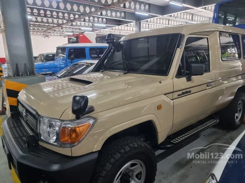 Jual Mobil Toyota Land Cruiser 2012 LC70 V8 4.5 Manual 4.5 di DKI Jakarta Manual SUV Offroad 4WD ...