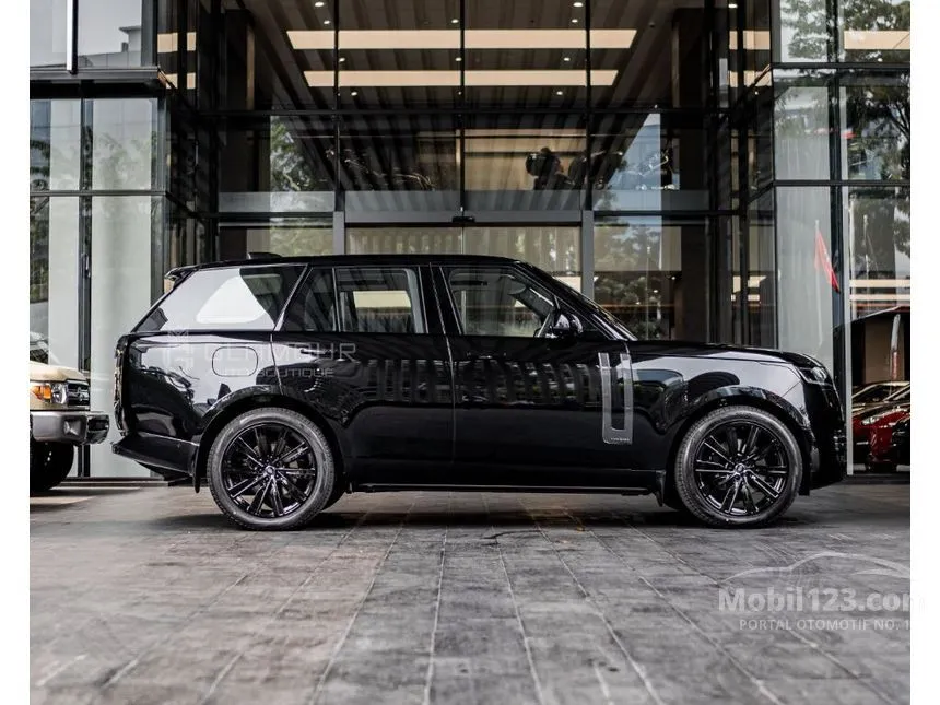 Jual Mobil Land Rover Range Rover 2023 P400 Autobiography MHEV SWB 3.0 ...