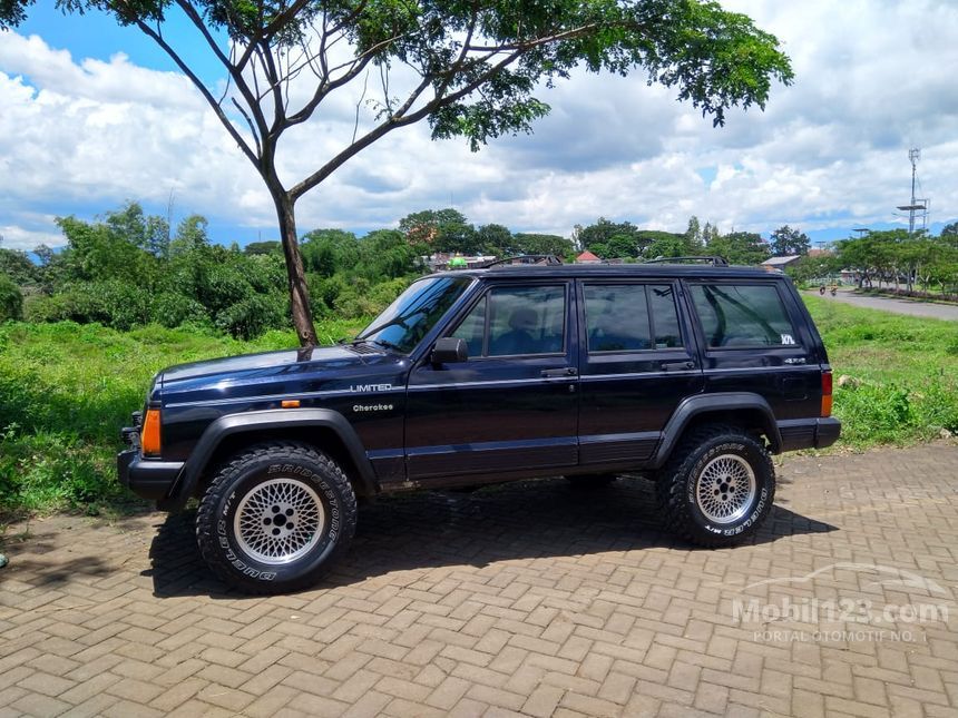 Jual Mobil Jeep Cherokee 1995 4.0 di Jawa Timur Automatic SUV Biru Rp ...