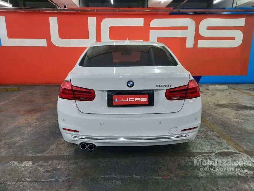 Jual Mobil BMW 320i 2018 Luxury 2.0 di Jawa Barat Automatic Sedan Putih Rp 530.600.000 ...