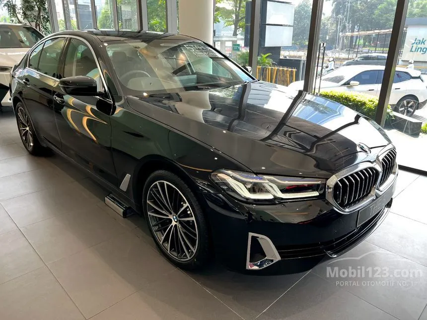Jual Mobil BMW 530i 2023 Opulence 2.0 di DKI Jakarta Automatic Sedan ...