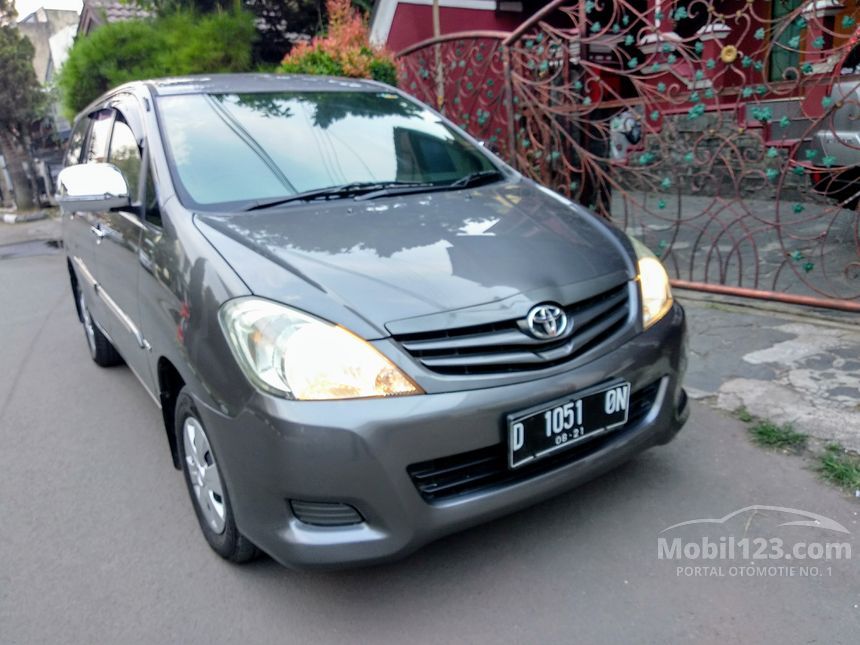 Jual Mobil Toyota Kijang Innova 2011 E 2.0 di Jawa Barat Manual MPV Abu ...