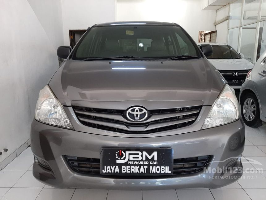 Jual Mobil Toyota Kijang Innova 2010 J 2.0 di Jawa Timur Manual MPV Abu ...