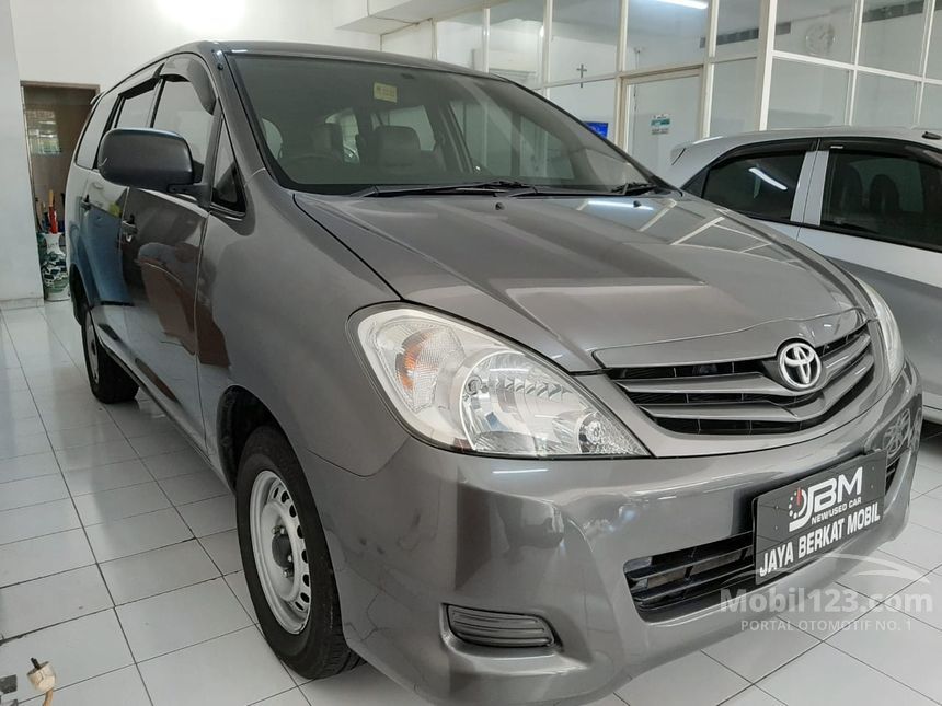 Jual Mobil Toyota Kijang Innova 2010 J 2.0 di Jawa Timur Manual MPV Abu ...
