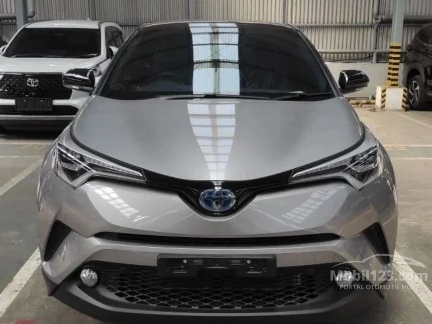 Jual Mobil Toyota C-HR 2022 Hybrid 1.8 di Banten Automatic Wagon Silver ...