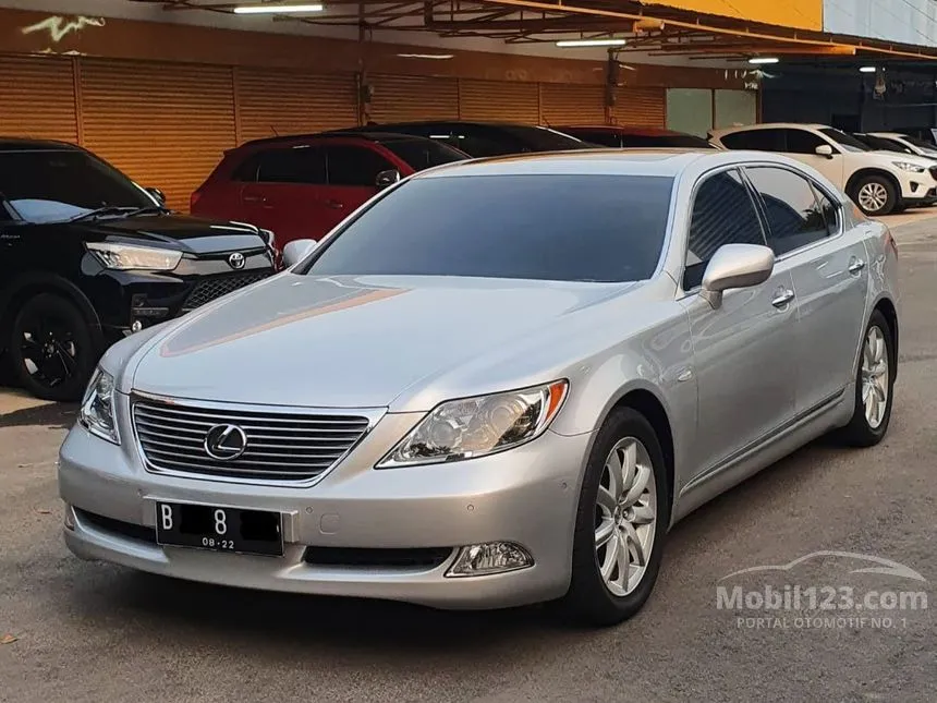 Jual Mobil Lexus LS460L 2007 4.6 di DKI Jakarta Automatic Sedan Silver ...
