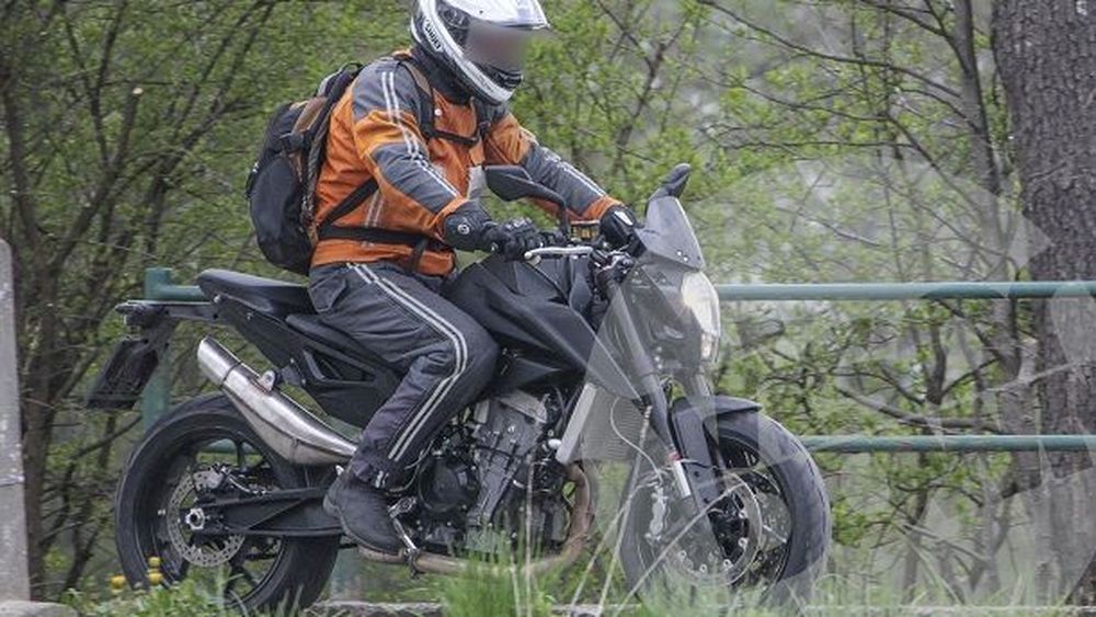 KTM Duke800 ใหม่กับเครื่องยนต์สองสูบเรียงโดนดักถ่ายก่อนเปิดตัวปลายปี ...