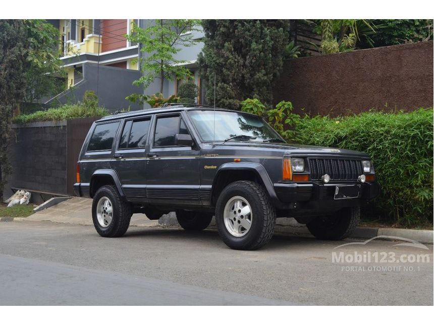 Jual Mobil Jeep Cherokee 1994 4.0 di Jawa Barat Automatic SUV Abu-abu ...
