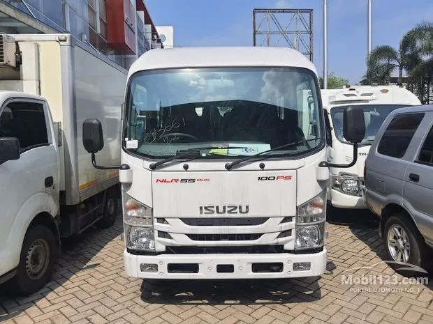 Isuzu Elf NRL 55 BLX Baru di Indonesia DP Rendah, Harga Murah! | Mobil123
