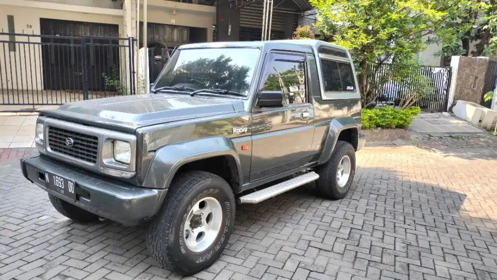 Fakta Menarik Daihatsu Taft Rocky, Jip Tangguh dengan Atap yang Unik ...