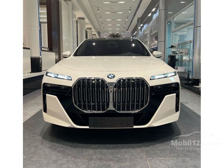 Jual Mobil BMW 735i 2024 M Sport 3.0 di DKI Jakarta Automatic Sedan ...