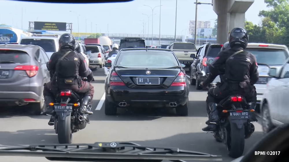 Police Outriders For The Indonesian President Do Not Use Siren - Auto ...