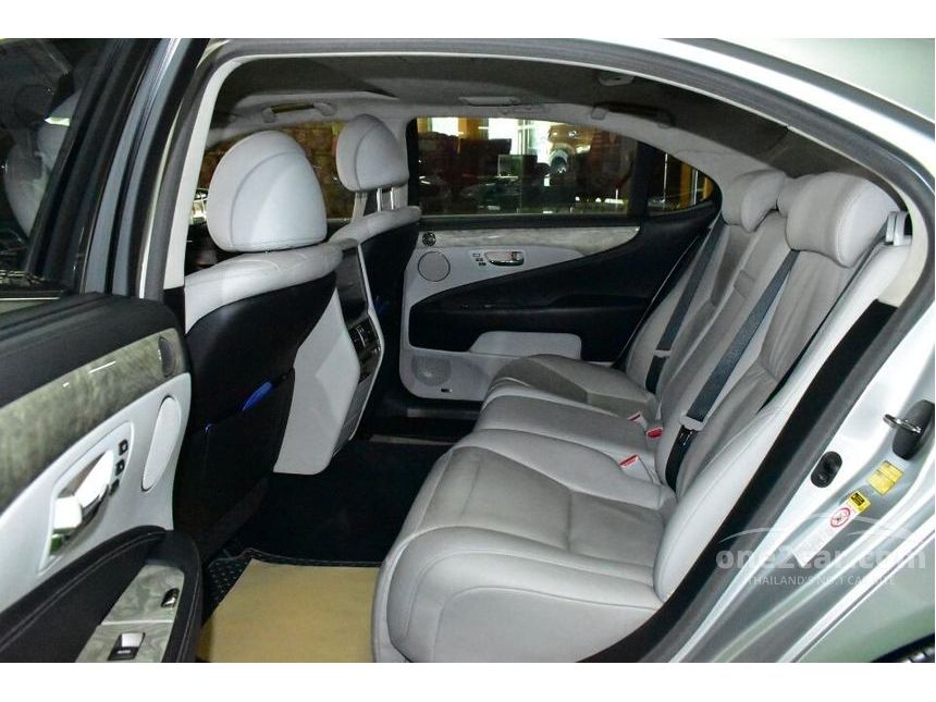 Lexus LS600hL 2012 (ปี 10-12) Hybrid 5.0 เกียร์อัตโนมัติ สีเงิน ...