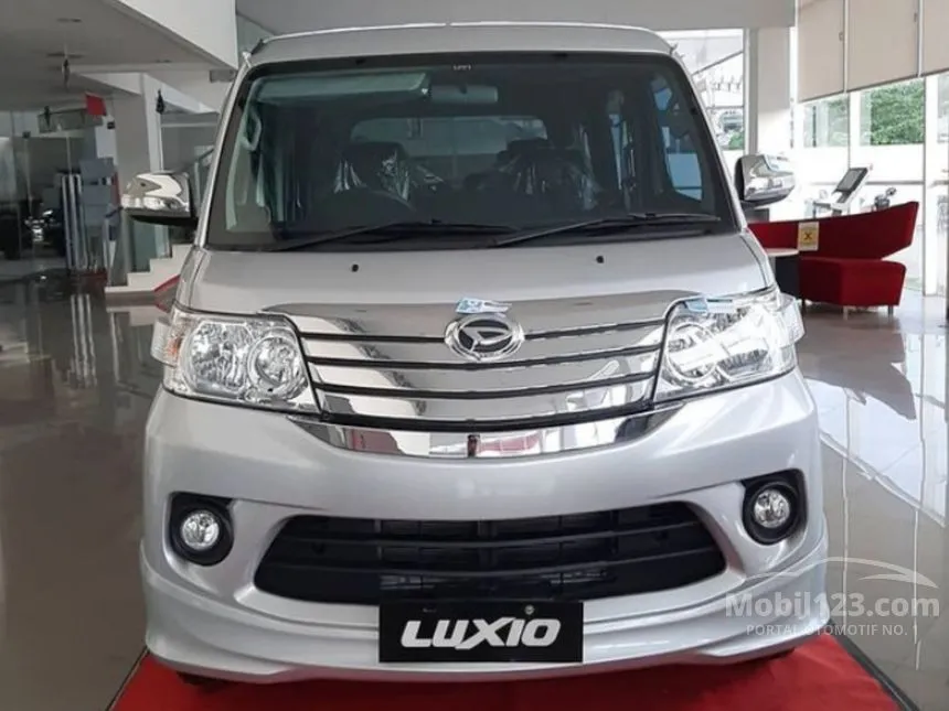 Jual Mobil Daihatsu Luxio 2022 X 1.5 di Jawa Barat Automatic MPV Silver ...