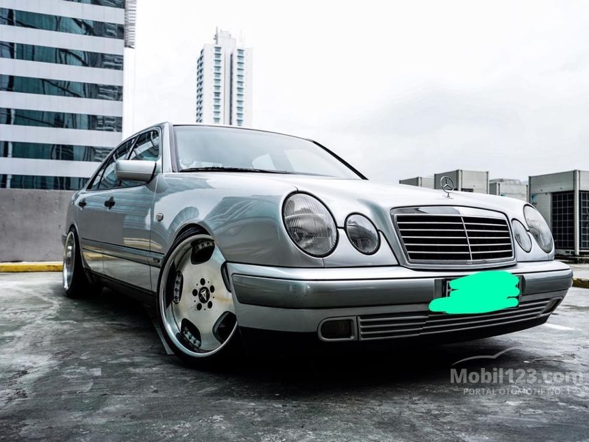 Jual Mobil Mercedes-Benz E230 1998 W210 2.3 Automatic 2.3 di DKI Jakarta Automatic Sedan Silver ...