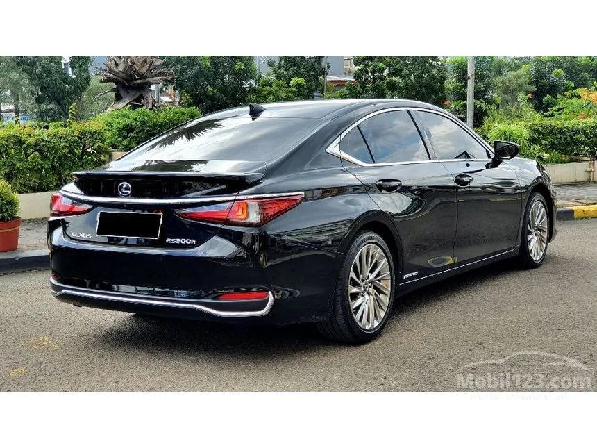Jual Mobil Lexus ES300h 2021 Ultra Luxury 2.5 di DKI Jakarta Automatic Sedan Hitam Rp 1.085.000 ...